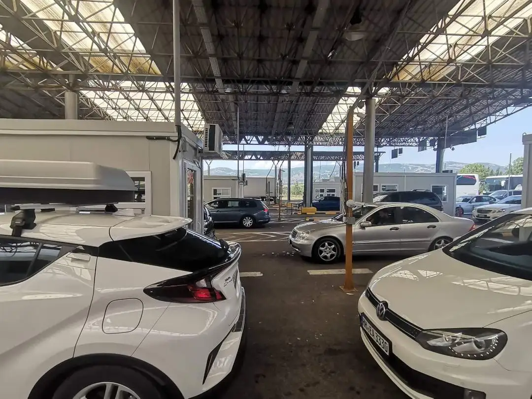 Метеж на „Табановце“, се чека по 30 минути – Fokus.mk